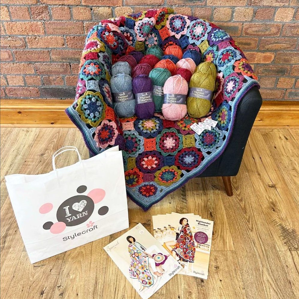 Stylecraft - Highlander Blanket & Cushion Haakpakket | Wolplein.nl